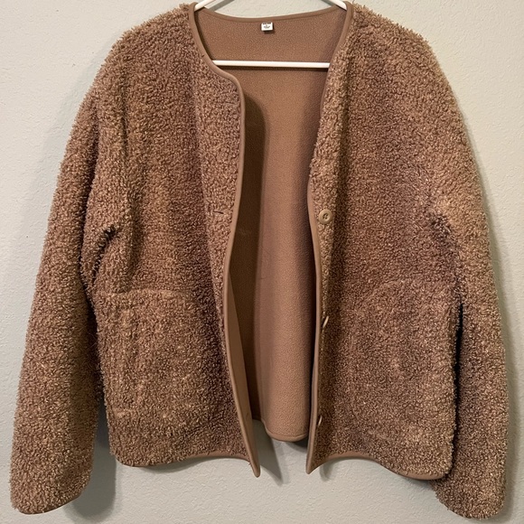 Uniqlo | Jackets & Coats | Uniqlo Sherpa Style Jacket Button Up Tan ...